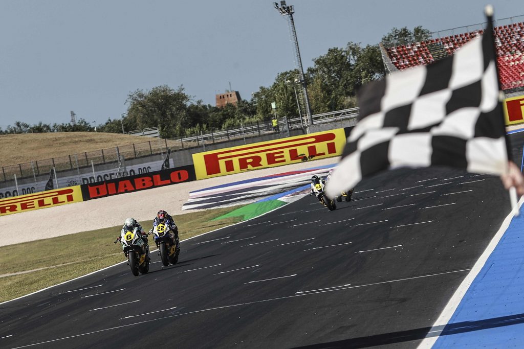 Herrera just beats Carrasco across the line in an historic first ...