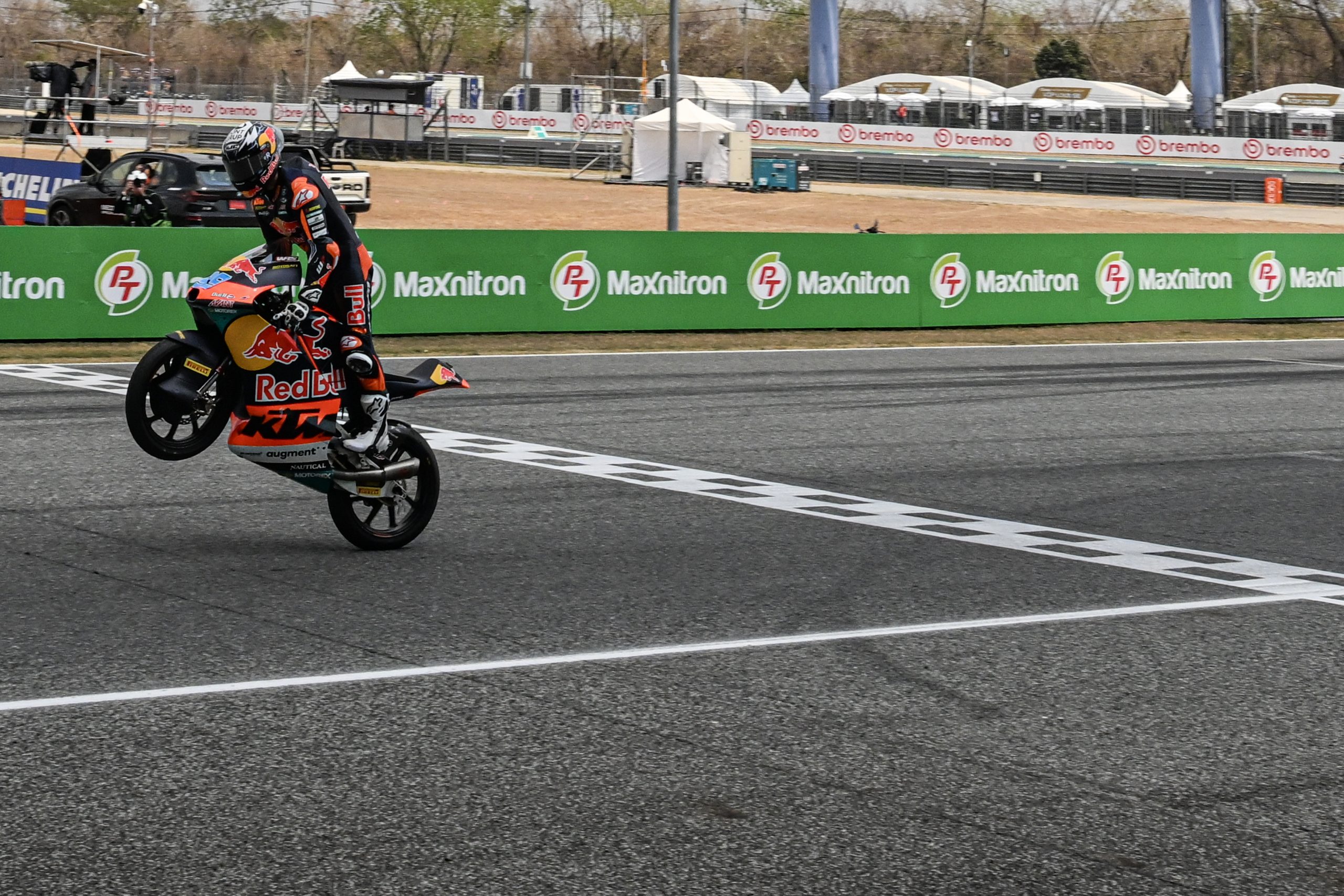 Moto 3 Sunday: Rueda dominates for commanding win, rookie Carpe shines ...