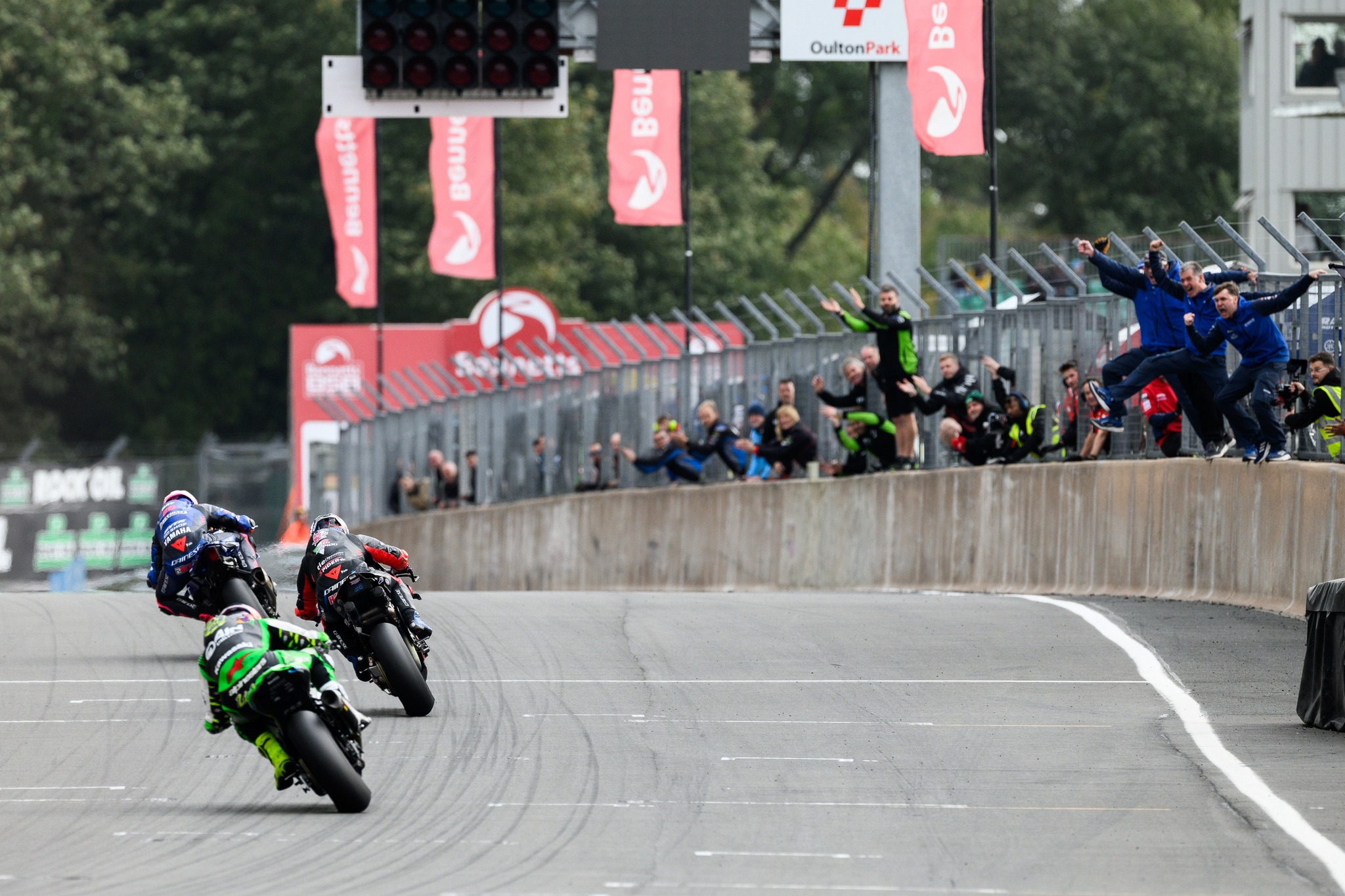 BSB Oulton Park Sunday: Ray Returns to Winning Form as Redding Wraps Up ...